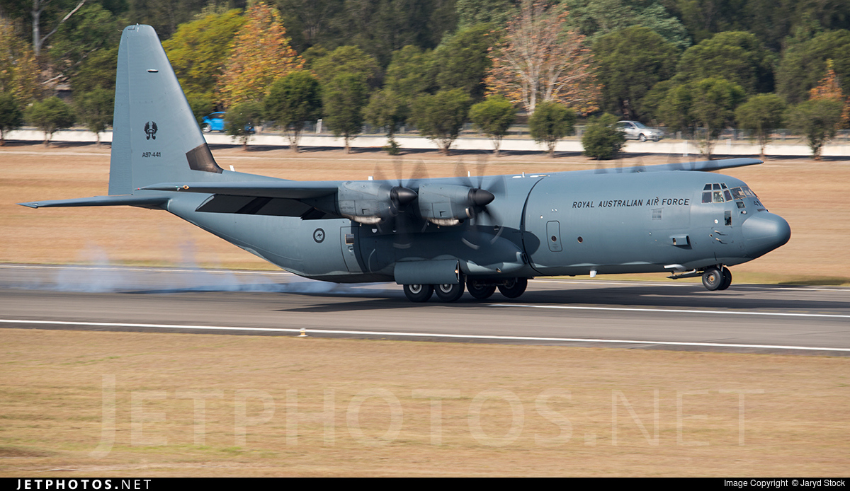 RAAF C-130J Hercules hitting the deck. (OC) : r/MilitaryFans